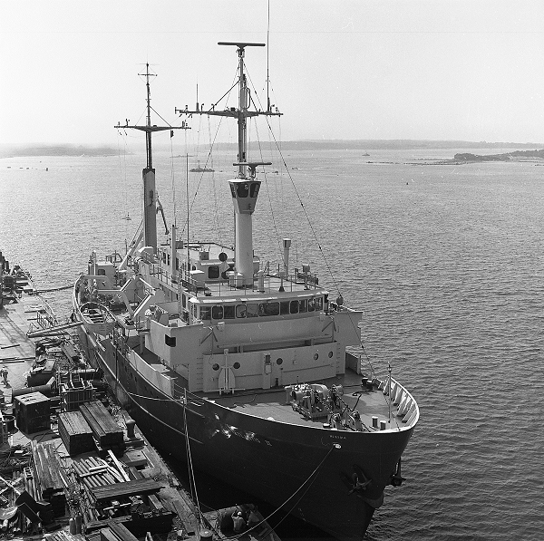 Atlantis II (1963 to 1996) | WHOI Data Library and Archives